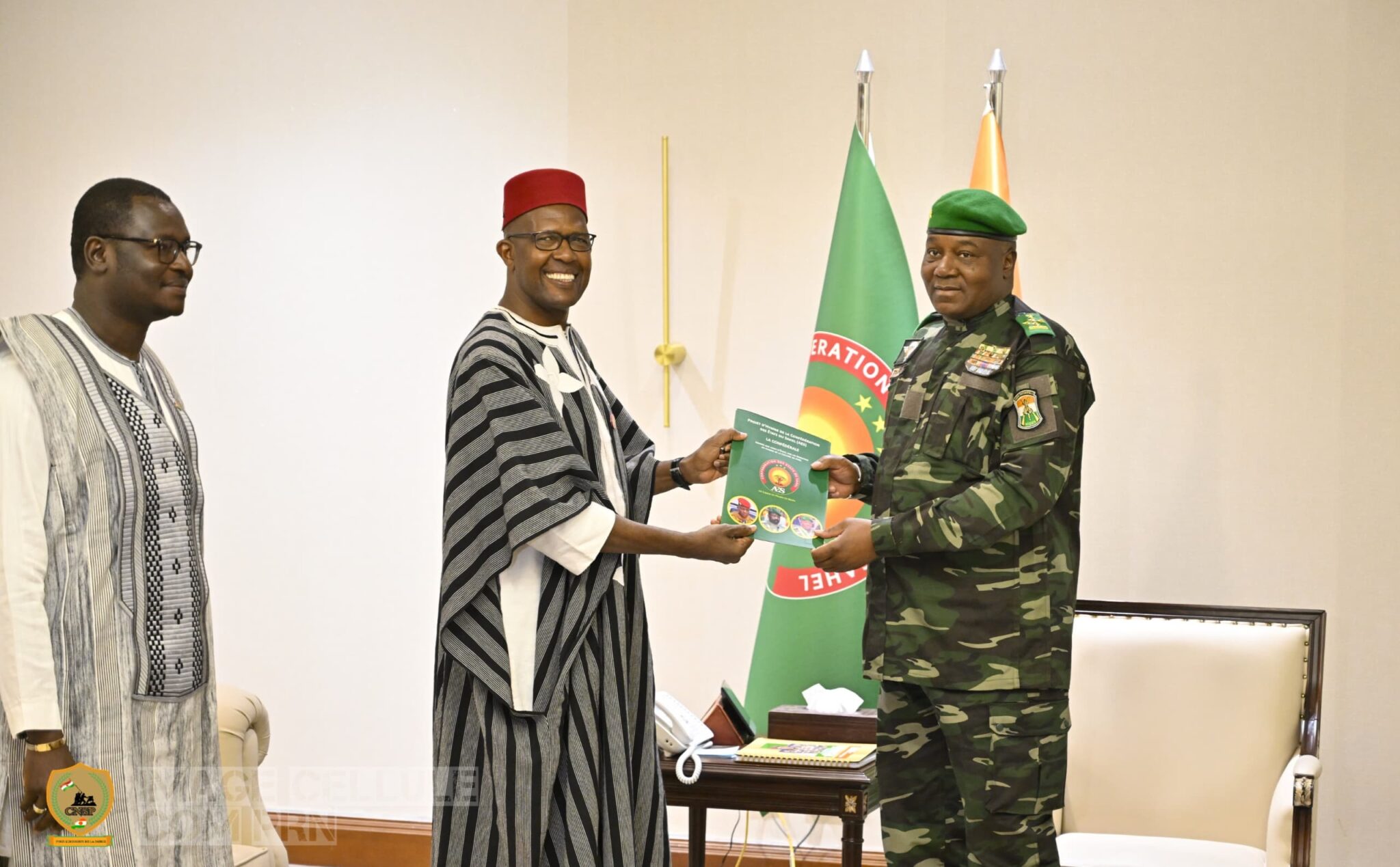 Niger: après Traoré, le président Tiani reçoit l’hymne de l'AES ...