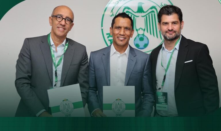 Maroc : le Raja officialise Fadlu Davids comme nouvel entraîneur ...
